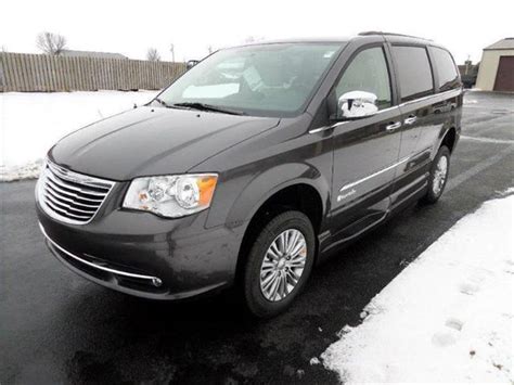 2016 Chrysler Town And Country Mini Van Passenger Entervan Xt