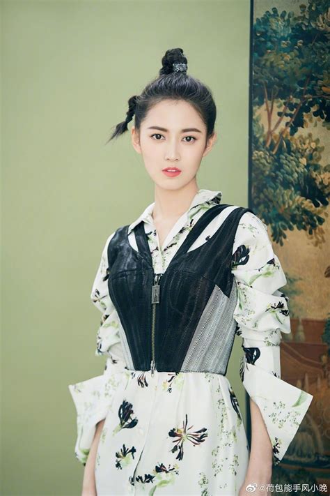 Chen Yuqi Poses For Photo Shoot China Entertainment News チェン 中国