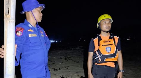 Dihantam Ombak Pemancing Hilang Terseret Arus Di Pantai Bana Pesisir Barat