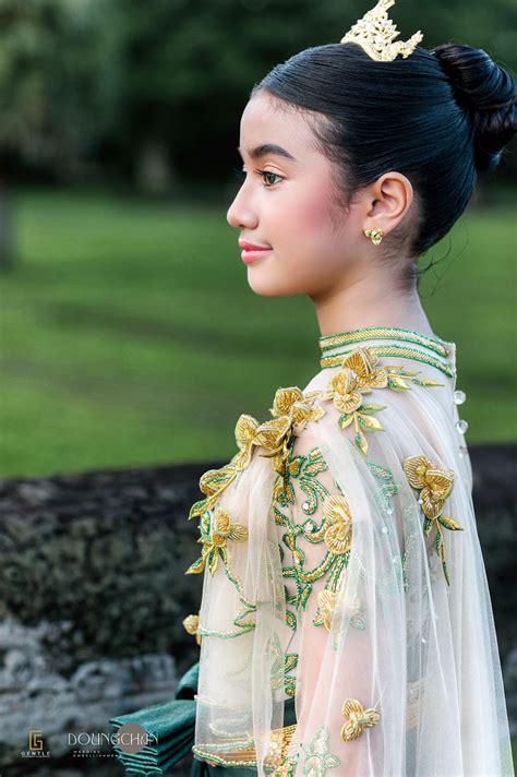 ព្រះនាងតូច ជេនណា គ្រងឈុតសម្លៀកបំពាក់ច្នៃថ្មី រំលេចដោយផ្ការំដួល ផ្កាតំណាងជាតិខ្មែរ