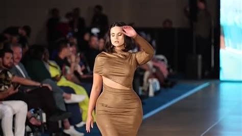 Claudia Martinez In Slow Motion Fll Fashion Week 2023 X Canon R3