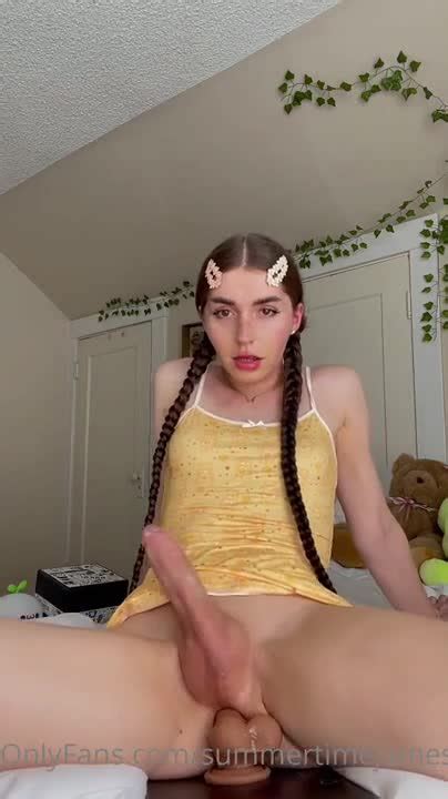 Beauty Summertimejame Rides A Dildo And Cum