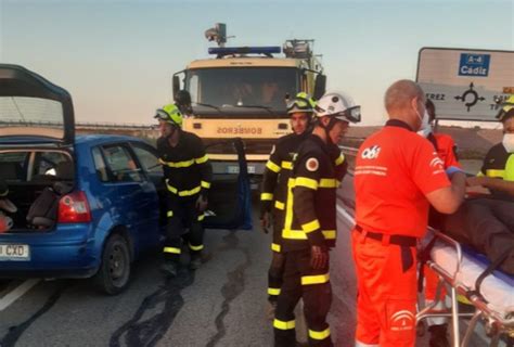 Una Mujer Queda Atrapada En Su Coche Tras Sufrir Un Accidente En Jerez