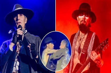 El Cantante Perry Farrell Golpea Al Guitarrista Dave Navarro En Pleno