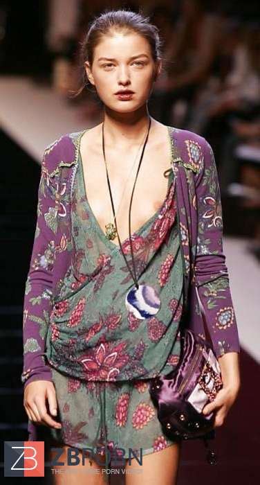 Models A Podium Downblouse Zb Porn