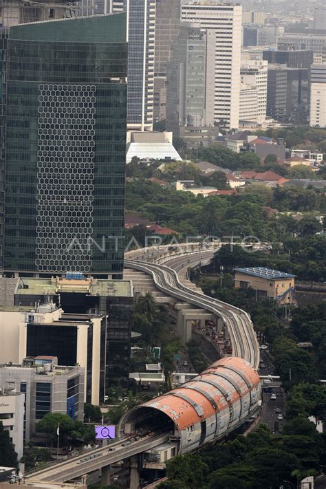 PEMBANGUNAN LRT JABODEBEK CAPAI 80 PERSEN ANTARA Foto
