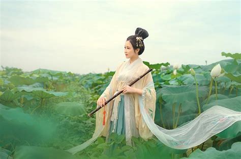 攝影採蓮女淡淡風痕處心似蓮花開 每日頭條