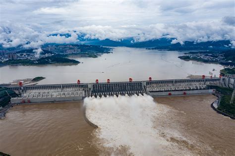 三峡水利枢纽迎战建库以来最大洪峰 新华社