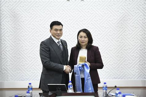 Хөдөлмөр нийгмийн хамгааллын сайд Х Булгантуяа үүрэгт ажилдаа орлоо