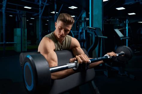 najlepsze ćwiczenia na biceps Poradnik Treningowy