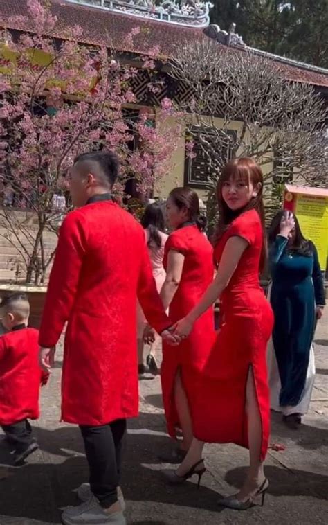 Vợ Chồng Trang Nemo Gây Chú ý Khi Diện Trang Phục đỏ Thắm đi Lễ Chùa đầu Năm 🙏