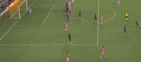 梅西世界波破2场球荒！16战15球10助攻 年度20球持续18年腾讯新闻