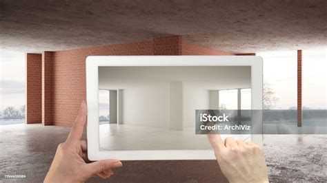 증강 현실 개념입니다 인테리어 건설 현장에서 가구와 디자인 제품을 시뮬레이션 하는 데 사용 되는 Ar 응용 프로그램과 태블릿 손을 잡고 마루 바닥 빈 인테리어 가구에 대한