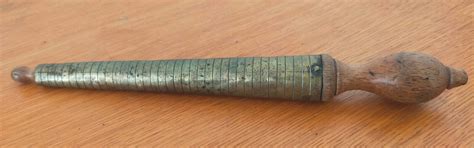 Triboulet baguier en bois tourné et laiton Doré Naturel Bois Laiton