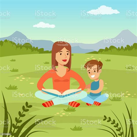 어머니 자연 배경에서 그녀의 아들에 게 책을 읽고 가족 레저 평면 벡터 Illustratio 2명에 대한 스톡 벡터 아트 및