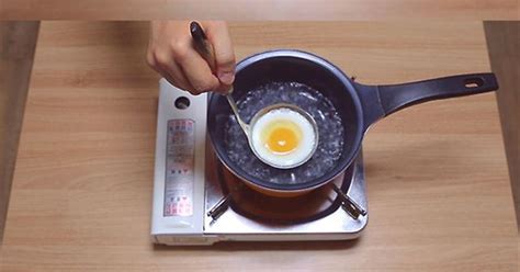 20초만에 배우는 수란 만드는 방법