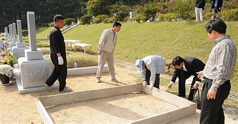故 황장엽 전 비서 묘지 조성 작업