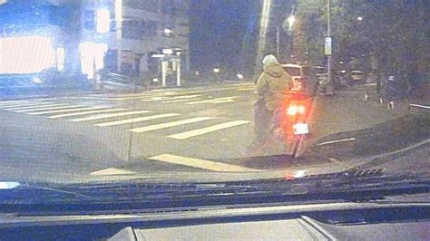 機車闖紅燈 內湖警逮正著 威傳媒新聞 Winnews