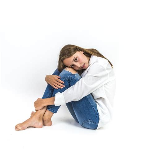 Liczna Atrakcyjna M Oda Dziewczyna Zdj Cie Stock Obraz Z O Onej Z Dama Odosobniony