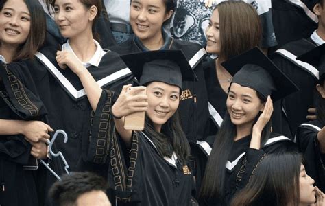 性别比例“失衡”的五所大学，前三所缺男生，后两所缺女生！比重