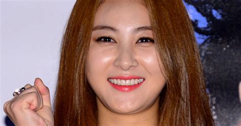 [화보] 여성미가 물씬 손은서 빠져드는 미모