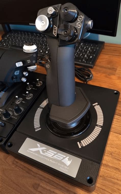 Logitech X56 Le Joystick Ultime Pour Les Simulations Aériennes