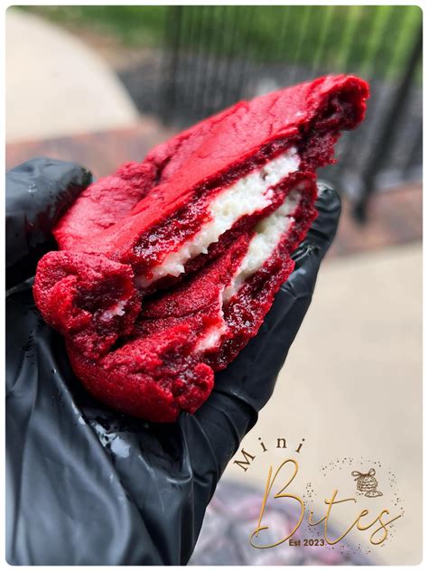 The Munchies Cheesecake Filled Red Velvet Cookie 🍰 🍪 👀 📍mini Bites