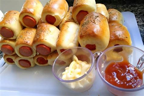 Enroladinho de salsicha ou doguinho um salgado bem prático e simples de