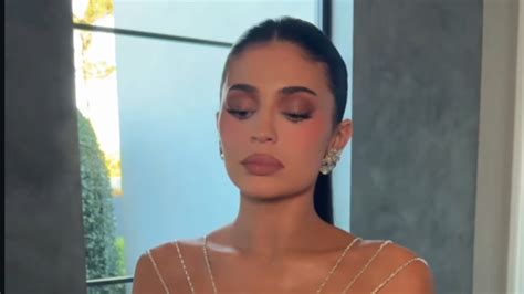 Kylie Jenner Caught In Another Awkward Golden Globes