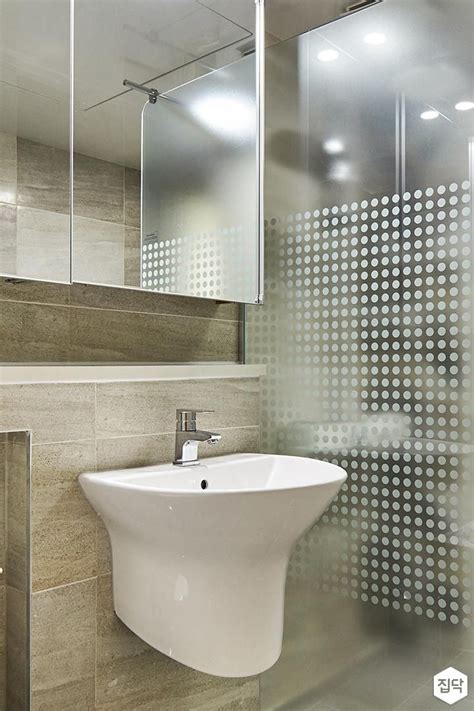 욕실 그레이 모던 젠다이 슬라이딩거울장 유리파티션 시트지 세면대 Interior Concept Interior Bathtub