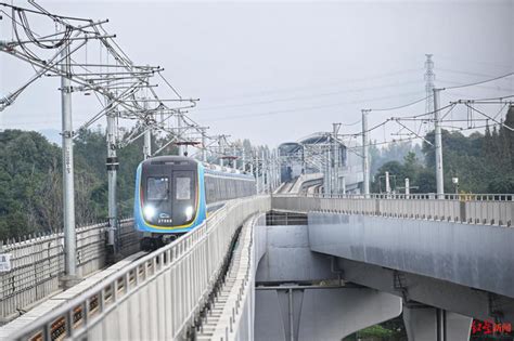 双线齐开！成都城市轨道800米覆盖通勤比重达34，位居全国第二
