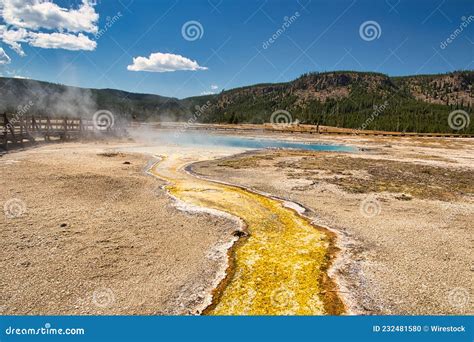 Maravilloso Parque Nacional De Yellowstone En Estados Unidos Foto De