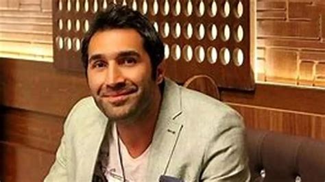 سکانس فوق خنده‌دار از محمدرضا هدایتی و هادی کاظمی حتما ببینید