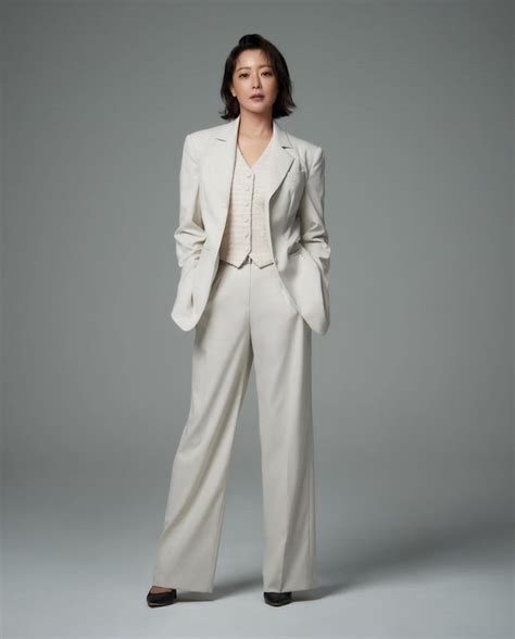 Pin By Amir Joon 27 On Actresses Korean Corporate Headshots Women