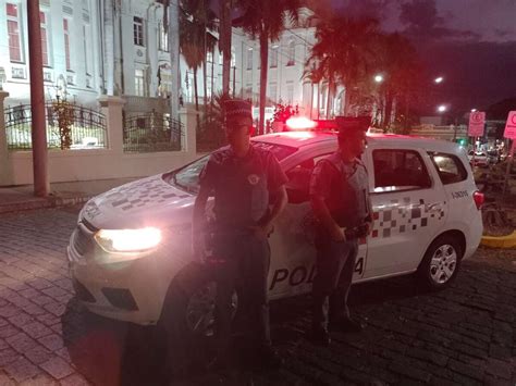 Comando Da Pm De Pirassununga Coloca Policiamento Em Frente A Ee