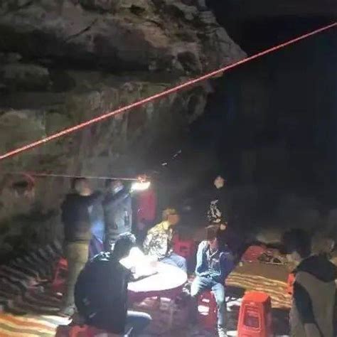 够水！宾阳一山林开赌场挨举报，当场抓获21名赌鬼警方团伙侦查
