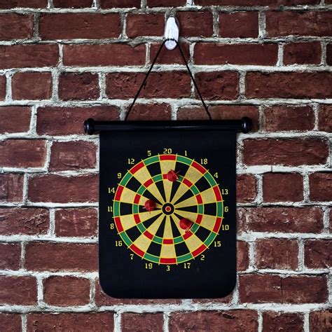Jeu de fléchettes magnétiques Un jeu de fléchettes avec cible réversible