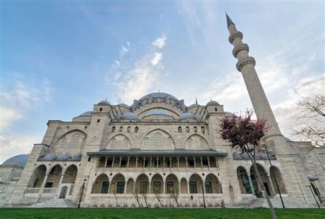 Suleymaniye 모스크 오스만 모스크를 세 번째 언덕의 이스탄불 터키에 있는 제국 그리고 도시에서 두 번째로 큰 모스크의