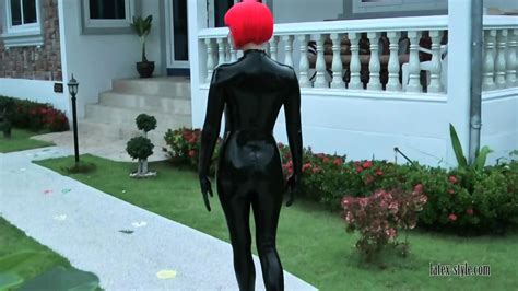 Latex Veronica Latex Walk By The Pool