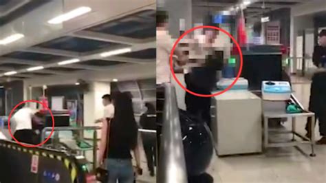 实拍：深圳两男子地铁内拒检暴打安检员 一男子手持椅子重击安检凤凰网视频凤凰网