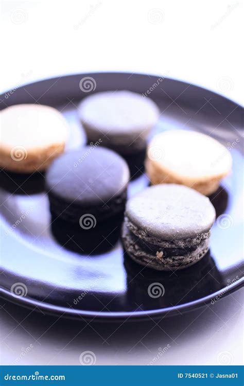 蛋白杏仁饼干牌照 库存图片 图片 包括有 制作 食物 蓝蓝 装载 来回 甜甜 点心 酥皮点心 7540521