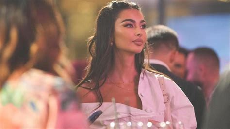 Adrola Dushi shfaqet pa pik grimi merr vëmendjen e gjith New York ut