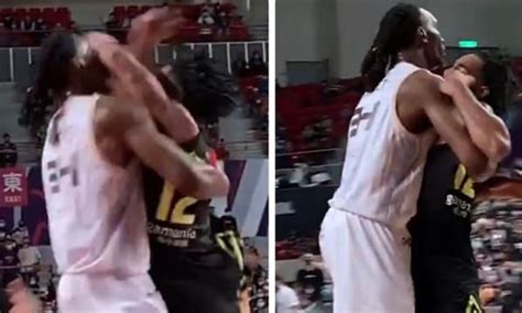 Basketball Top5 影獅夢衝突第一現場！塔壁直接把杰倫抱出場外避免衝突擴大 網友一面倒狂讚：man爆