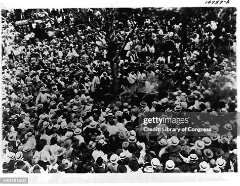 Large Crowd Watching The Lynching Of Jesse Washington 18 Year Old