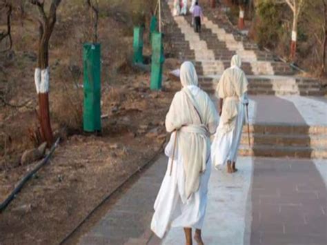 Gujarat Businessman Going To Become A Monk With His Wife Donates