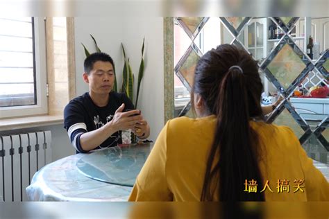 姑娘相亲见面就问车和房，看小伙如何整治她，太逗了