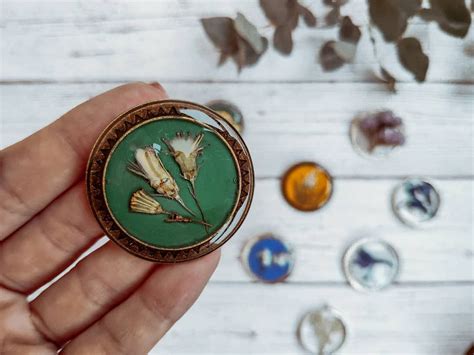 Брошь с одуванчиками 😍⠀ ⠀ Сезон одуванчиков давно прошел но самые стойкие и красивые готовы