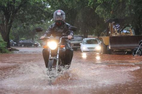 Em Minutos Chuva Forte Derruba árvores E Alaga Cidade Universitária