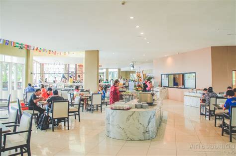 Readme Me นอนกินลม ชมวิวทะเล Royal Phala Cliff Beach