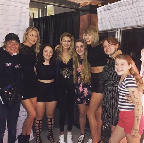 Taylor Swift Gigi Hadid And Martha Hunt With Fan Loft 89 1989 World
